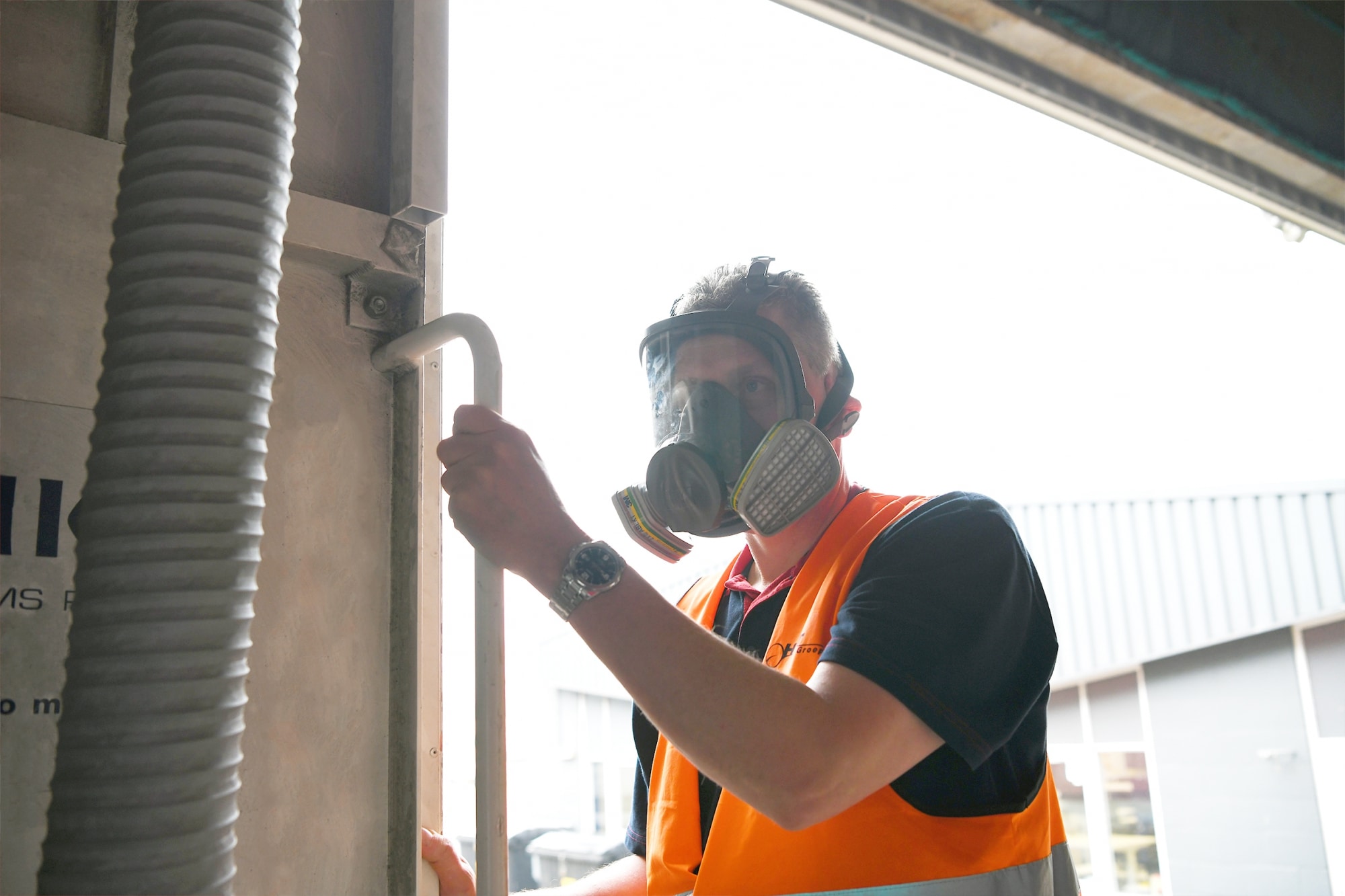 Gas gauging & degassing containers | HST Groep