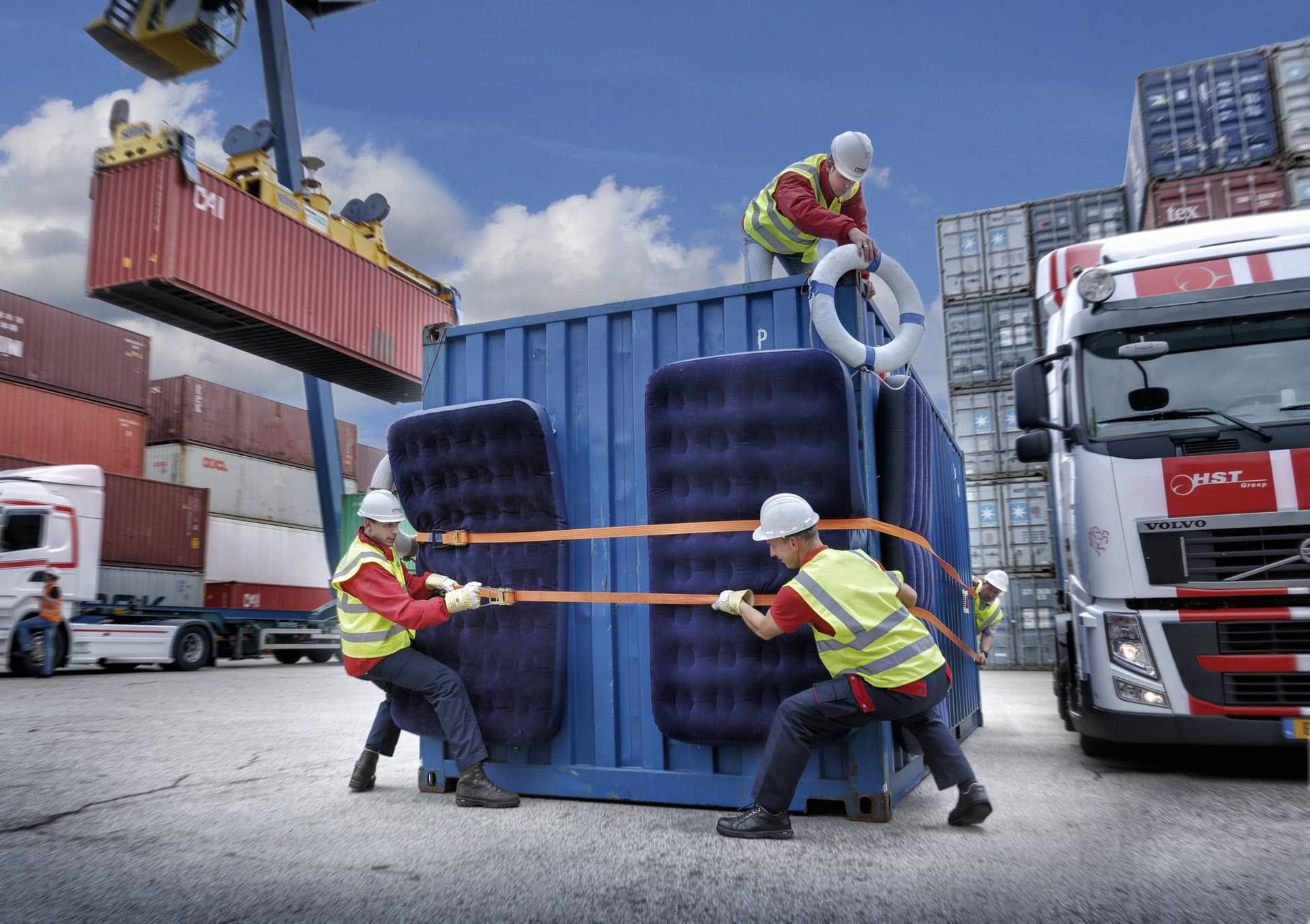 Container transport | From port to final destination | HST Groep